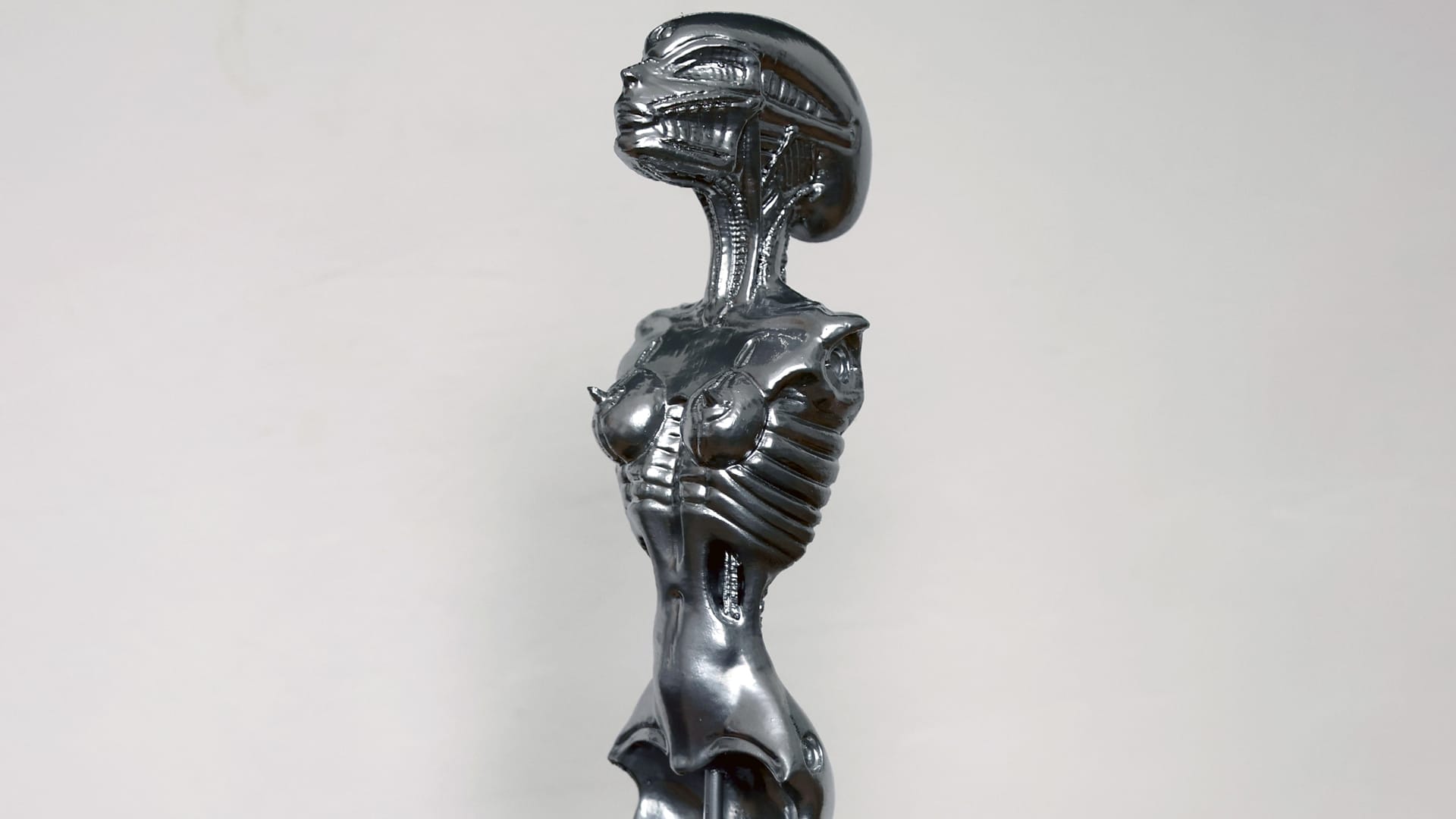 Giger Bar Statue - d3arts.cz
